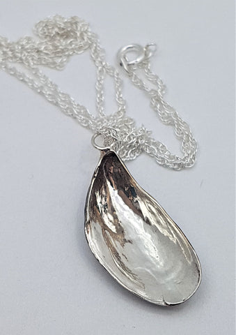 how to make a mussel shell pendant