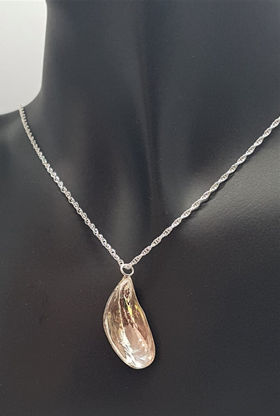 Mussel Shell Necklace - Silver and Black - C’est La Vie Jewellery